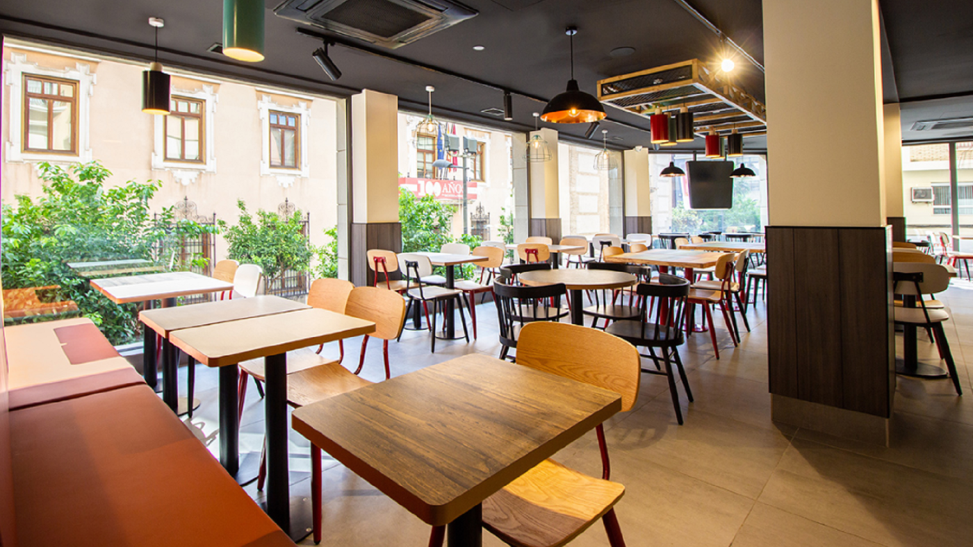 How To Choose The Right Tables For Your Restaurant ? - CDG Furniture